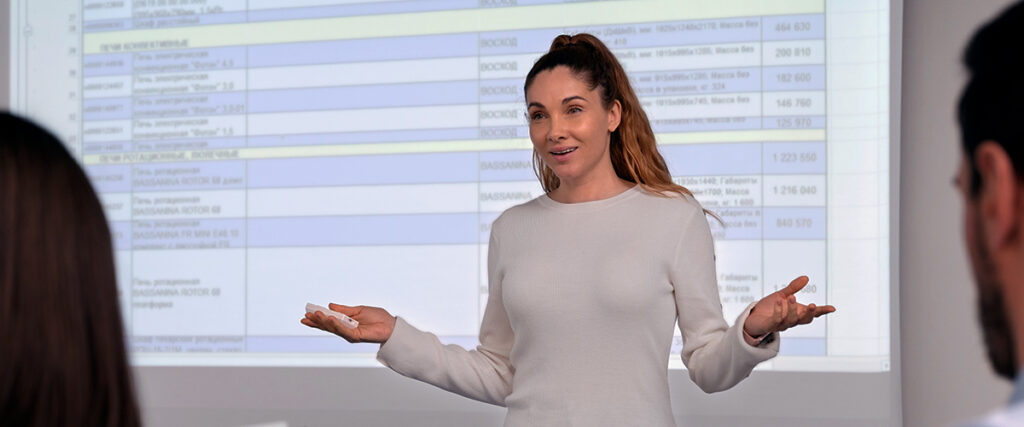 Speaking Naturally When Presenting | SlideGenius